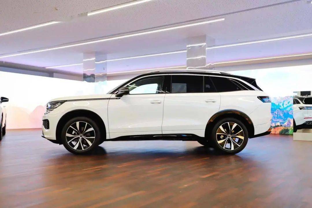 硬核合资SUV，2.0T，220马力，大五座大空间，后排轻松跷二郎腿！_搜狐汽车_搜狐网