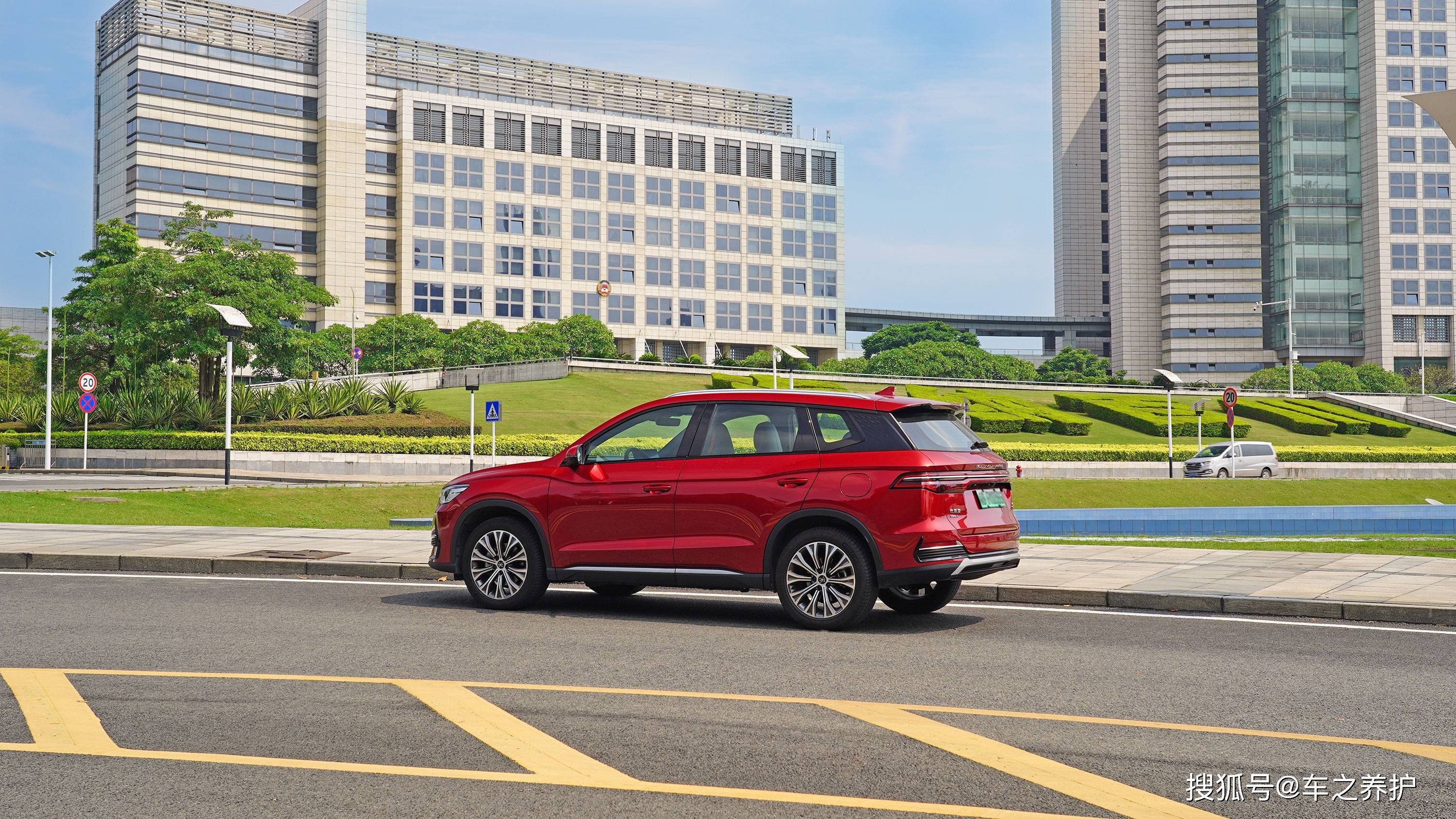 试驾比亚迪宋Pro DM-i，除了DM-i，还有更值得选它的理由_搜狐汽车_搜狐网