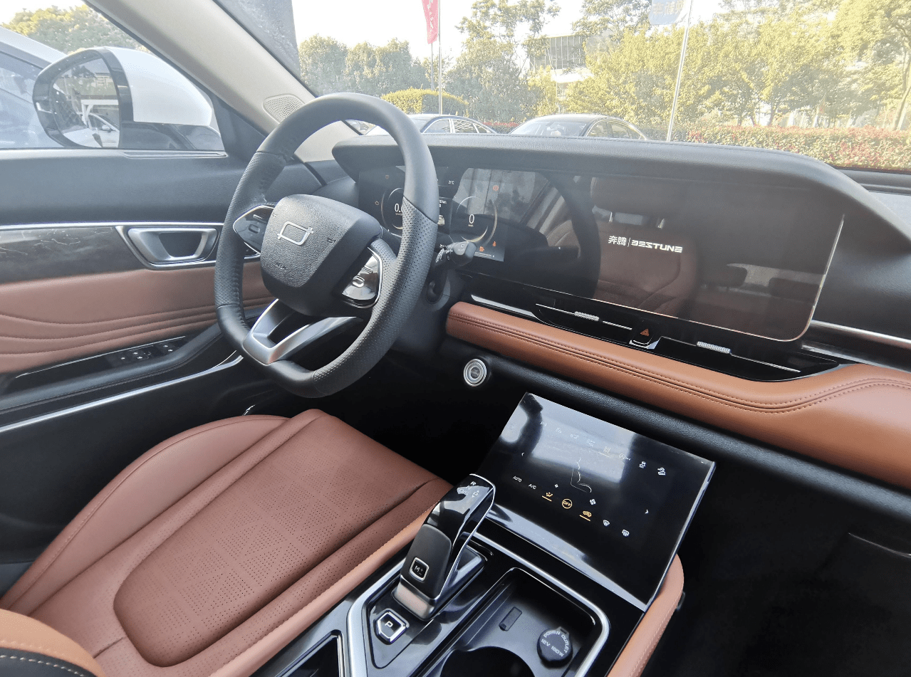 新款奔腾T99实车到店，换新前脸+新车标，配红旗HS5同款动力_搜狐汽车_搜狐网