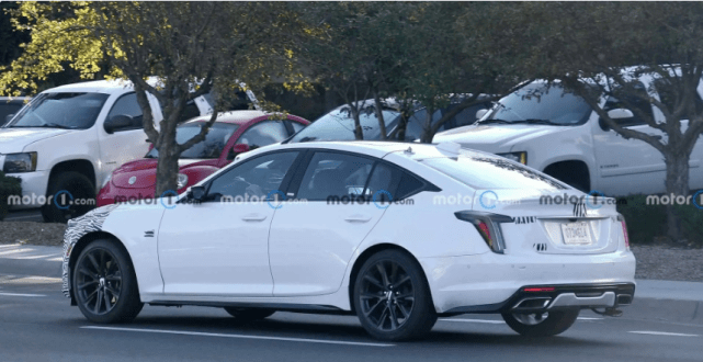 是好是坏？新款凯迪拉克CT5增1.5T发动机，或配双联屏！_搜狐汽车_搜狐网