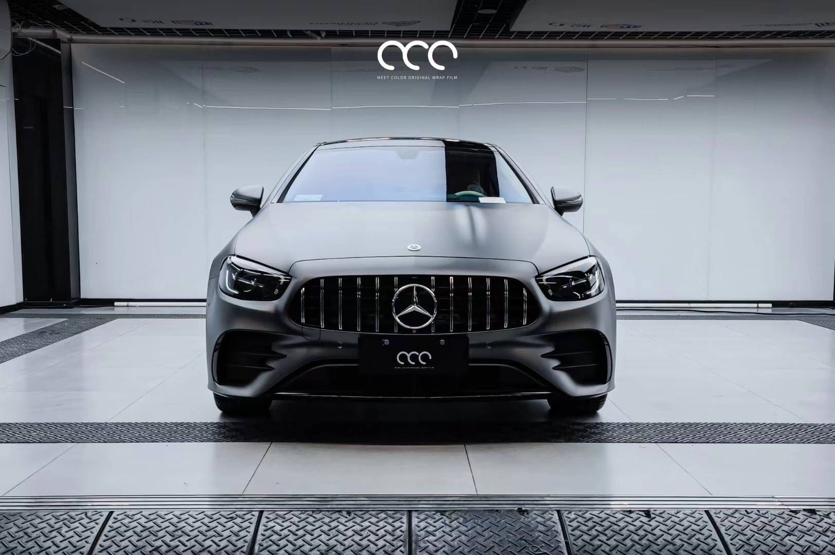 奔驰E53漫彩改色膜PET山灰，优雅神秘之感_搜狐汽车_搜狐网