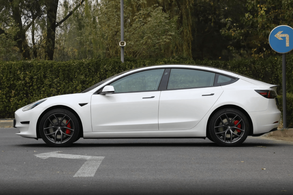 特斯拉Model3再现以价换量，造型前卫，入门续航556km，值得选吗_搜狐汽车_搜狐网