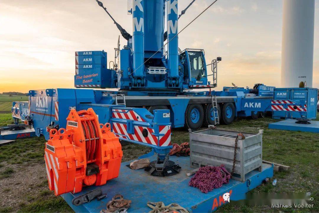 赏心悦目的起重美图，利勃海尔 LTM1650 AKM 吊装 Vestas 风机_搜狐汽车_搜狐网