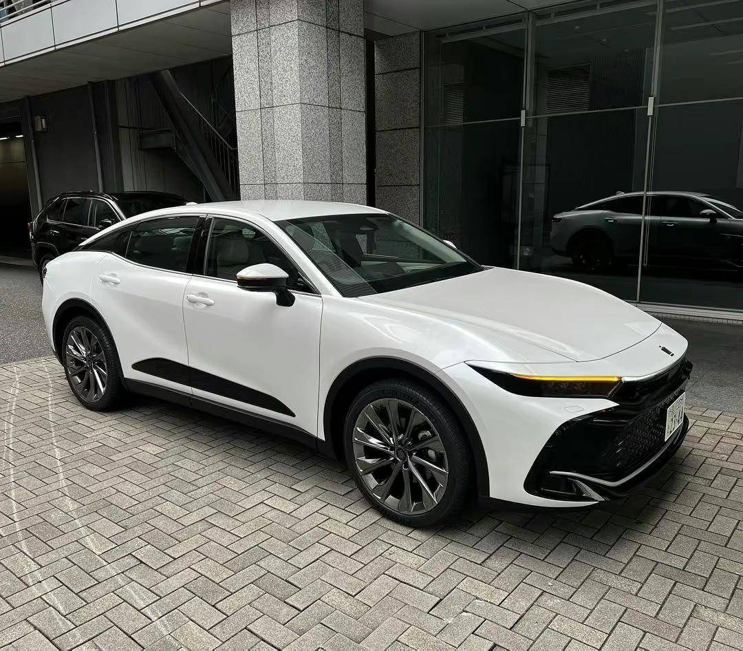 2.4T引擎+6AT，丰田皇冠亮相街头，海外预售29万，年内国产？_搜狐汽车_搜狐网