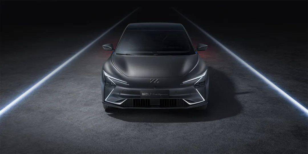 中国首台高性能电动车——智己L7 SP性能版震撼首发，售价47.88-57.88万元_搜狐汽车_搜狐网