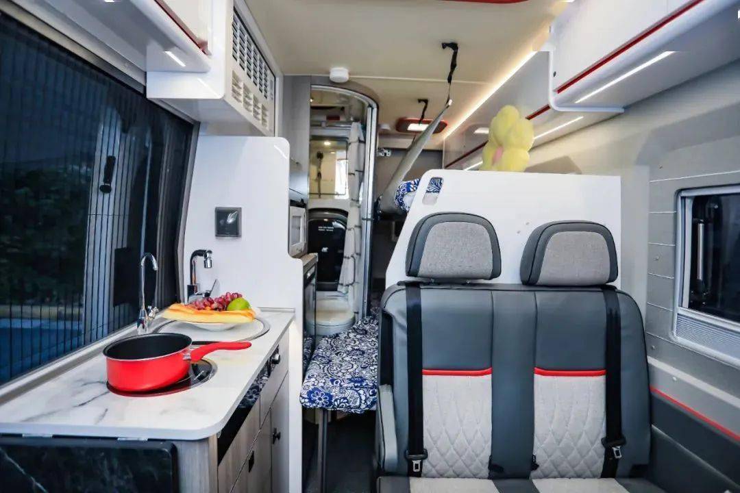 11.18上海国际房车展：宇通房车参展合集，全新车型亮相，48V电路超长续航，拒绝电量焦虑_搜狐汽车_搜狐网