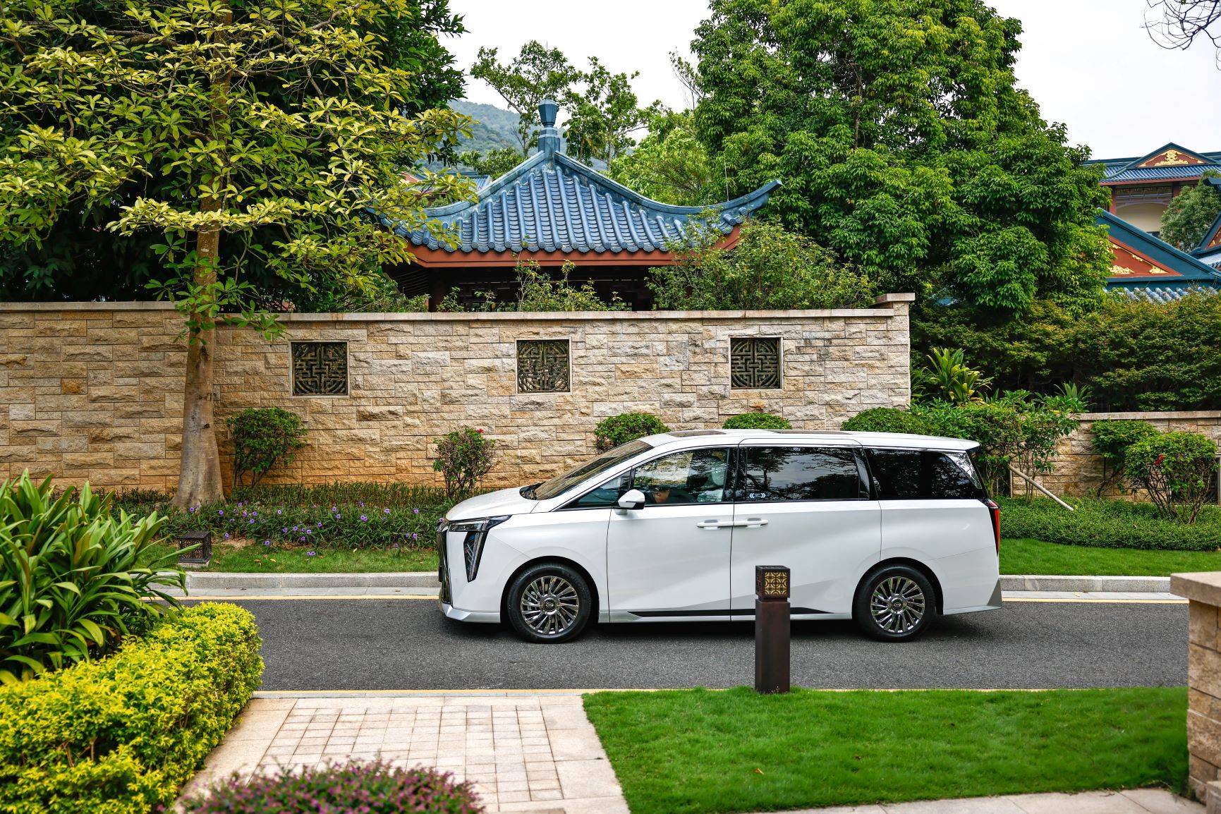 优雅奢华何须高价？广汽传祺豪华MPV M8宗师26.98万元起售_搜狐汽车_搜狐网