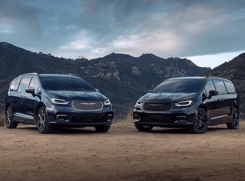 全新克莱斯勒大捷龙的车尾设计更加炫酷，采用了当前很流行的贯穿式尾灯_搜狐汽车_搜狐网