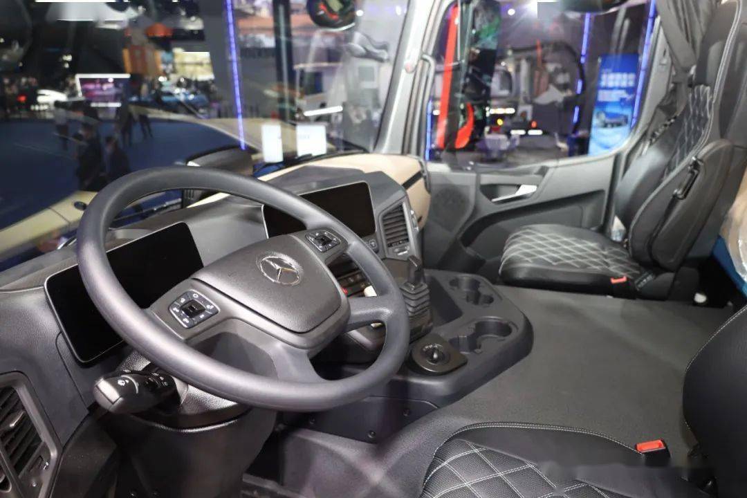 250吨德意志重拖迎来新鲜血液 打探奔驰Arocs 4863 SLT 8x8国六大件牵引车_搜狐汽车_搜狐网