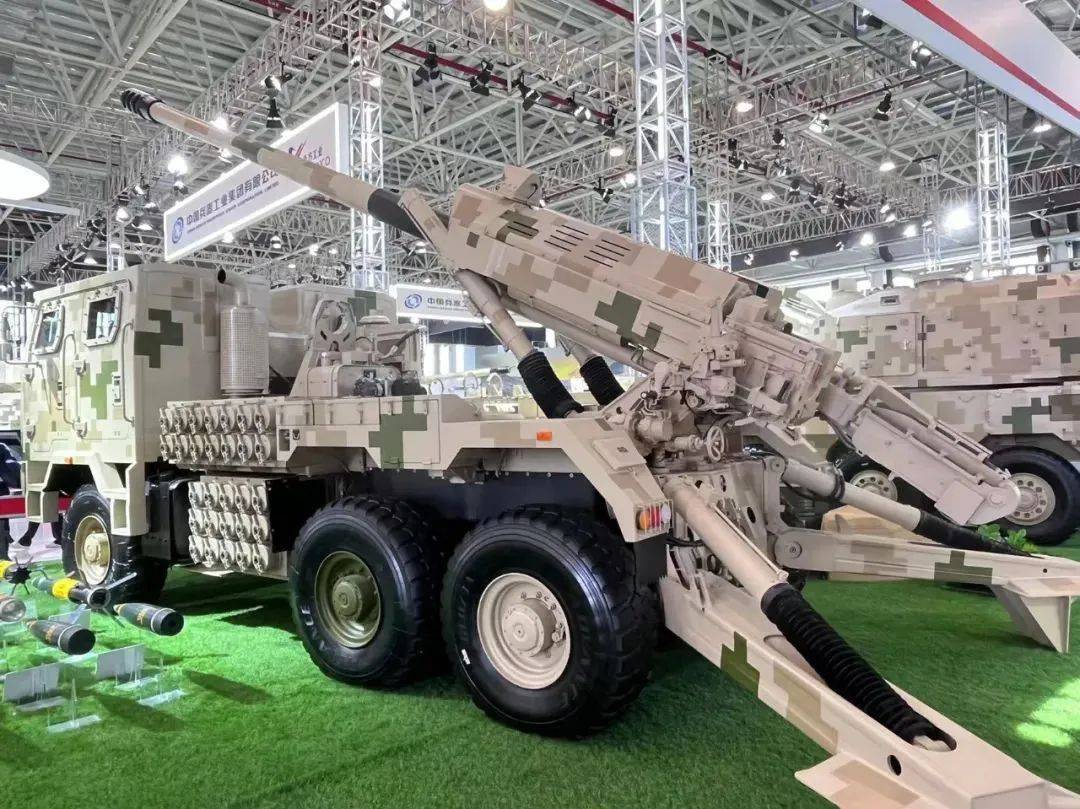 北奔重汽车载加榴炮首次亮相珠海航展，8台北奔重卡实车底盘展出_搜狐汽车_搜狐网