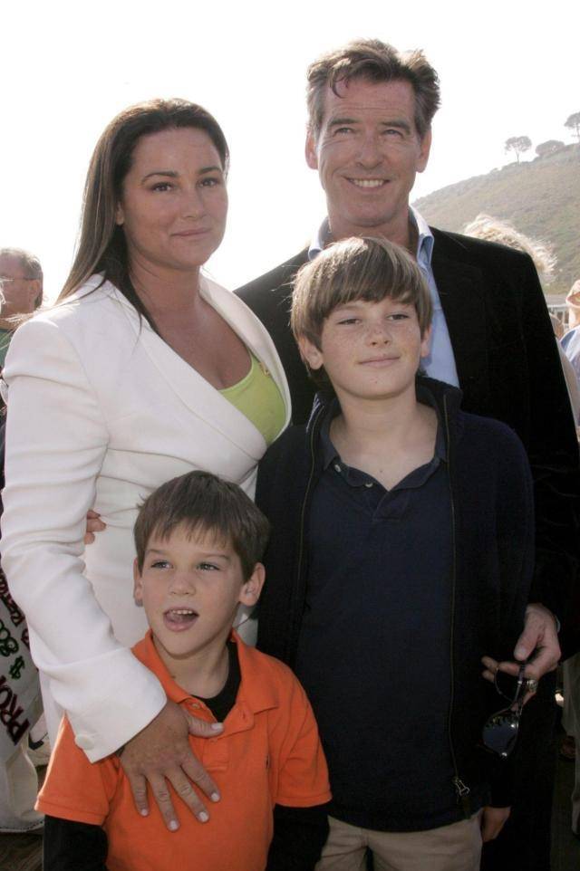 这是什么神仙爱情？好莱坞男神皮尔斯.布鲁斯南，有颜值又专一_Keely_儿子_妻子