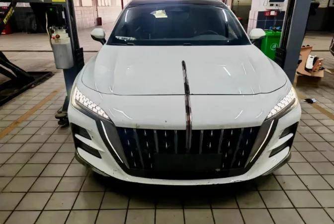 首批白色红旗H6试驾车到店，看着比奥迪A4L更运动_搜狐汽车_搜狐网