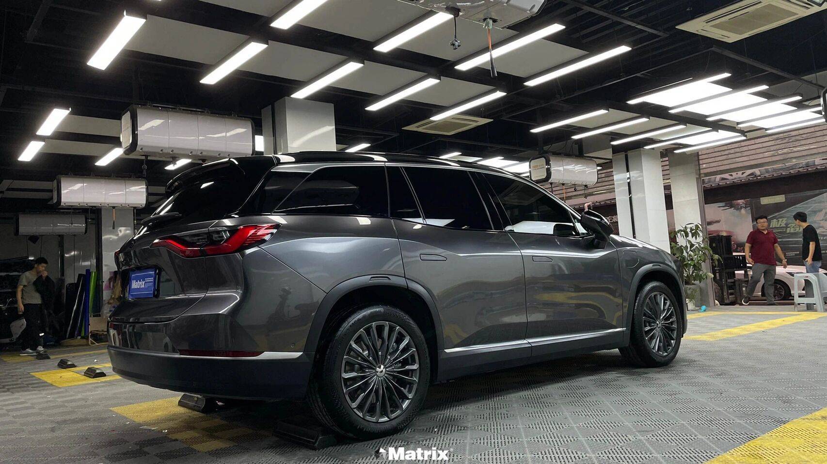 蔚来ES8 矩阵Matrix改色膜液态金属玛瑙灰，质感爆炸的视觉效果_搜狐汽车_搜狐网