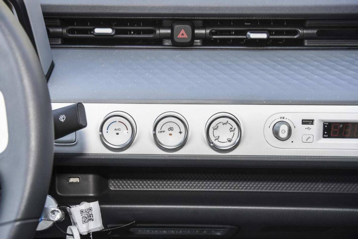 顶配卖到9.99万，一年卖出42万辆，宏光MINIEV怎么说服年轻人？_搜狐汽车_搜狐网