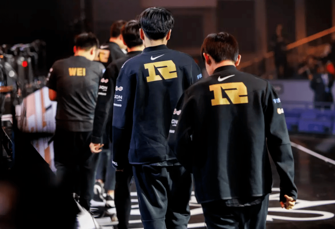 RNG被拆完，却留下最有前途的选手？Wei签下合同后网友直呼可惜_续约_战队_事情