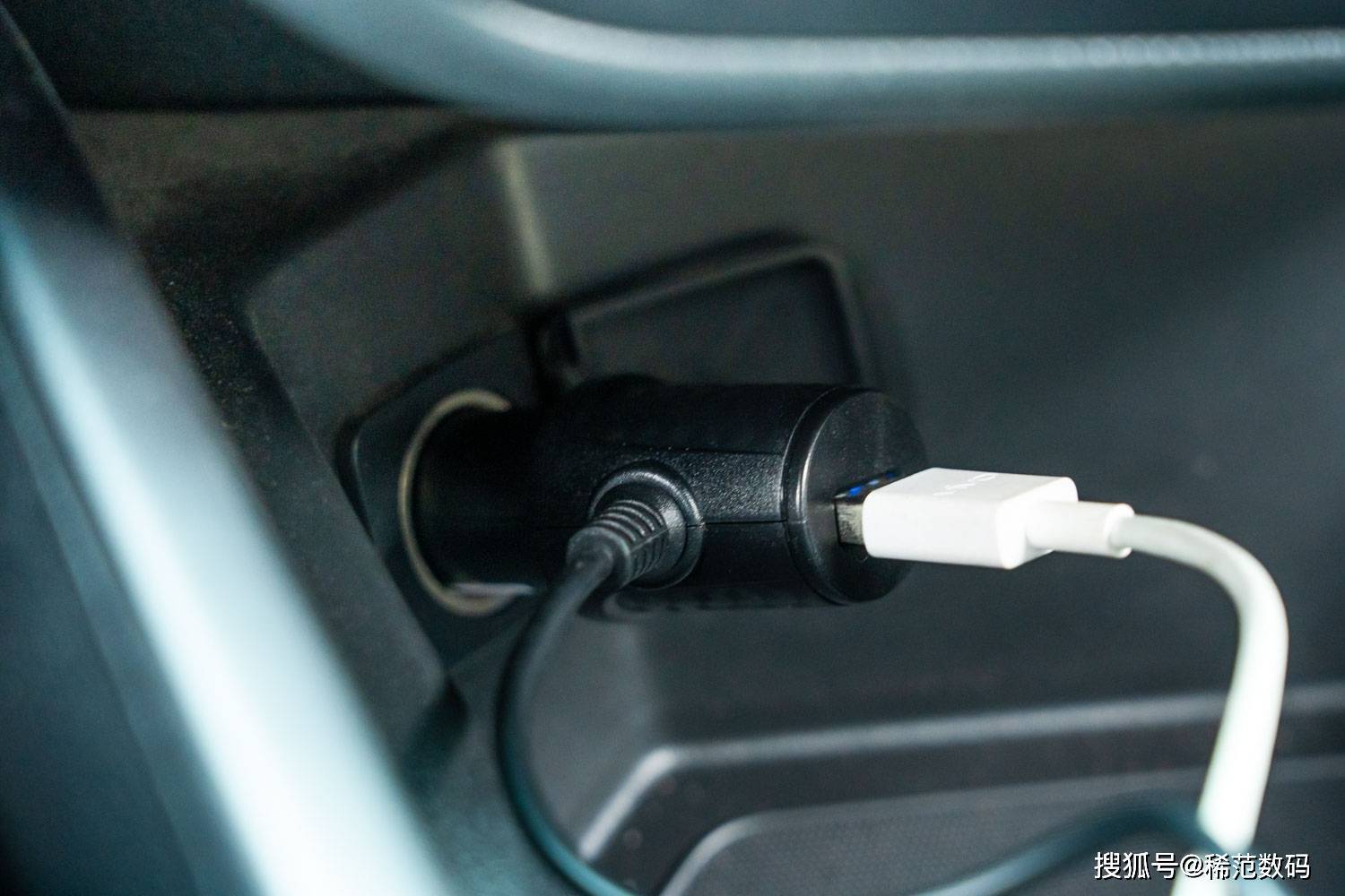 佑途C2M Pro评测：首款有3D动态显示屏的行车记录仪？_搜狐汽车_搜狐网