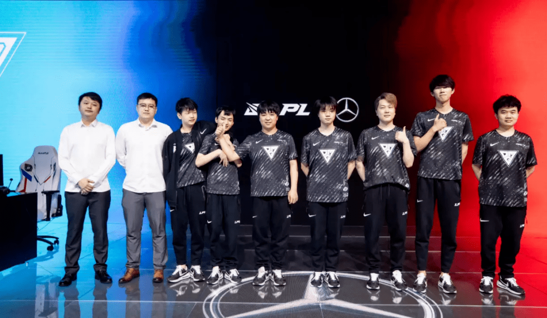 OMG开始摆烂？直接出售全部主力选手，山鸡最出名却最难卖掉_战队_上单_队伍