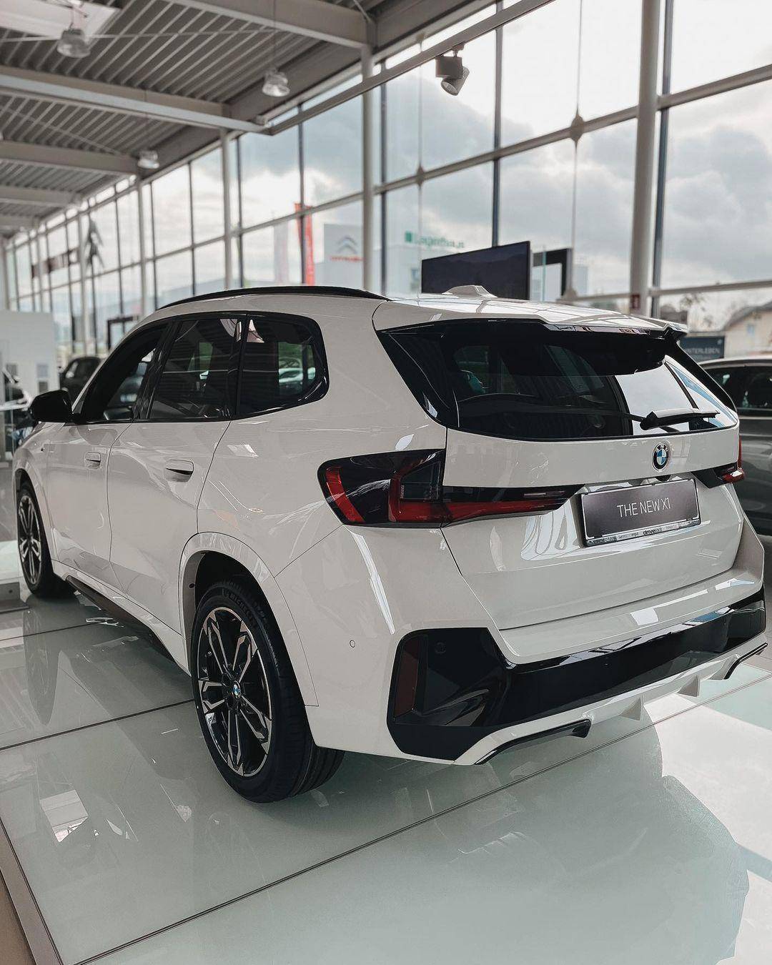 新宝马X1“售价曝光”，低配落地不足30万，2.0T+8AT，看啥奔驰GLB_搜狐汽车_搜狐网