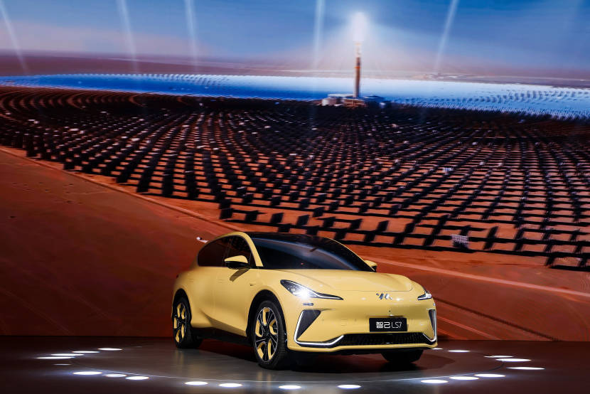 智己全新豪华SUV LS7亮相并开启预售，起售价为35万元_搜狐汽车_搜狐网