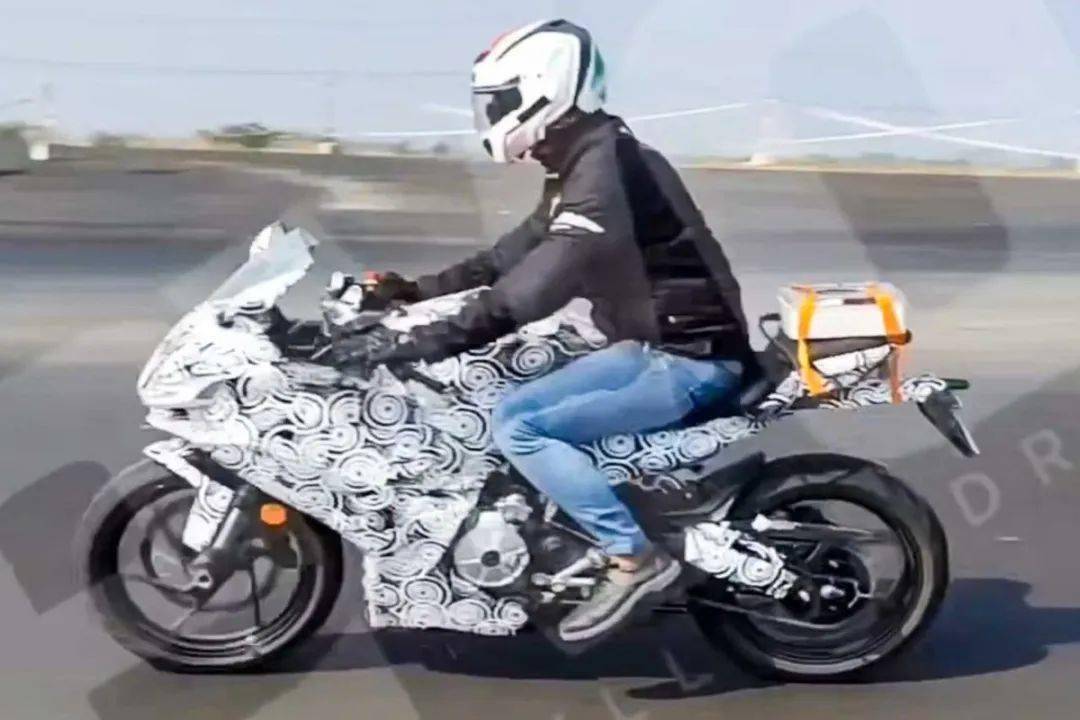 300cc仿赛再添一员，阿普利亚 RS350 路测谍照曝光_搜狐汽车_搜狐网