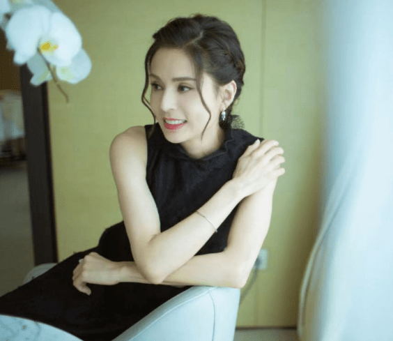 女人性格好不好,看她衣服颜色就知道!女性生活白色