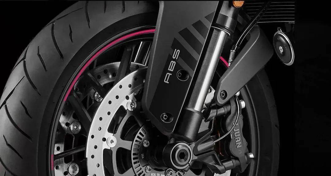 座高可调到820mm，时速60km/h刹停仅约2秒，800NK进一步披露_搜狐汽车_搜狐网