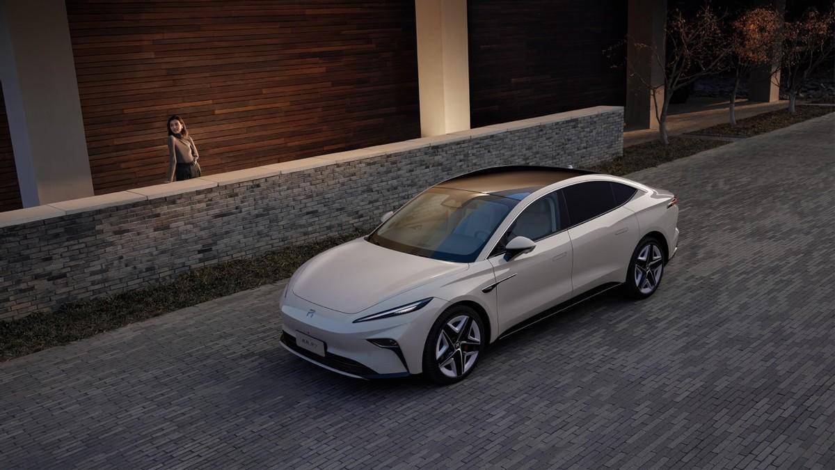 刚刚下线的飞凡F7和蔚来ET5哪款更值得出手？对比之后你就知道了_搜狐汽车_搜狐网