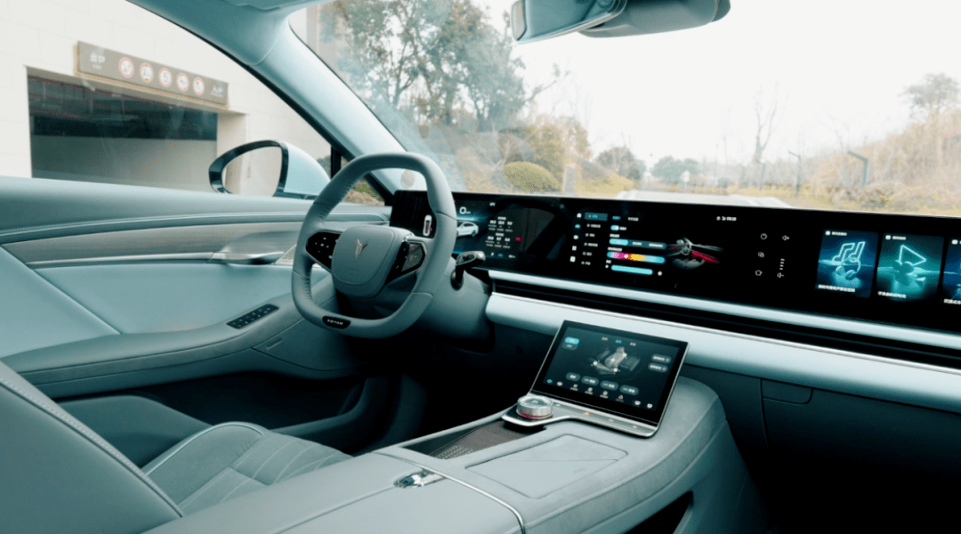 ET7迎来对手 岚图追光卷出新高度 还能撼动56E！？_搜狐汽车_搜狐网