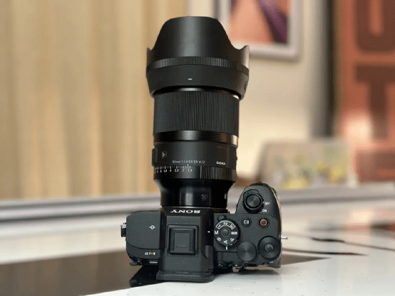 50mm镜头大混战？_对焦_光圈范围_重量