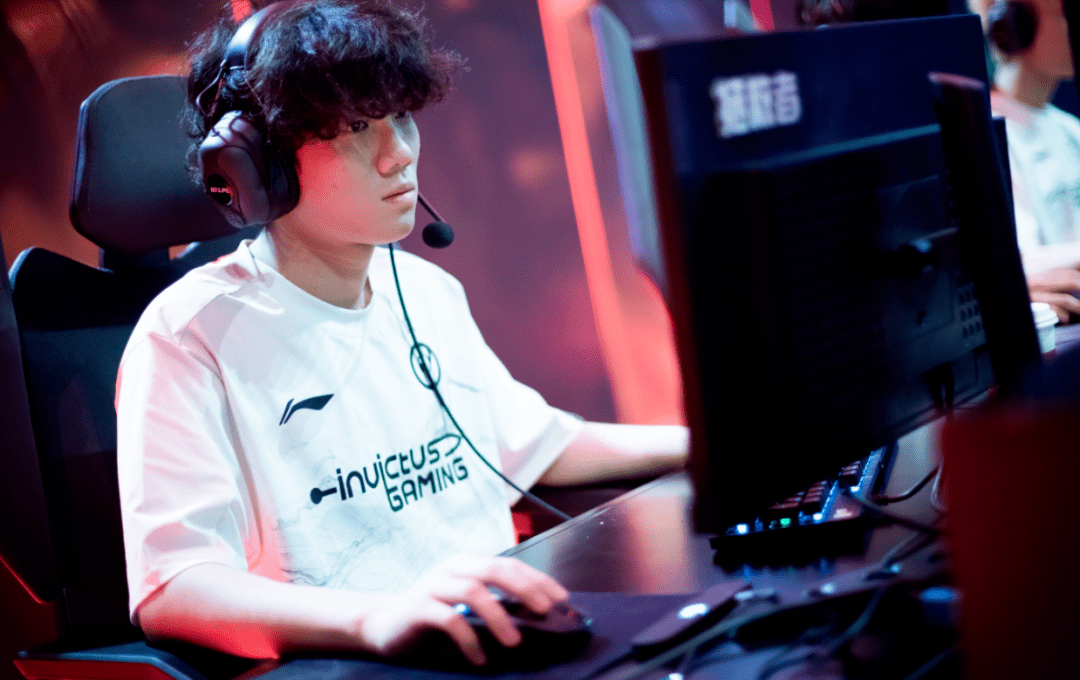 YSKM跟Bin比差远了？两者相差不到半岁，荣誉却是天差地别！_选手_网友_yskm