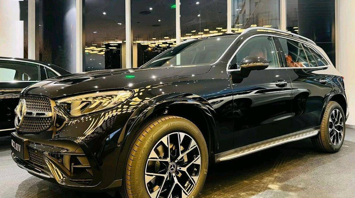 国产奔驰GLC260进店实拍，派头十足，2.0T动力澎湃，科技感倍增_搜狐汽车_搜狐网