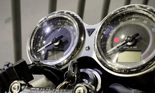 160女生骑凯旋t120是什么体验？_搜狐汽车_搜狐网