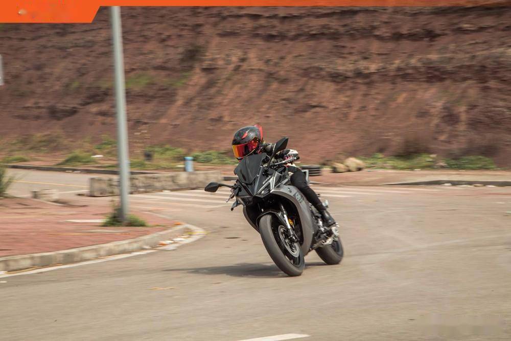 元图GP250动态测评：赛道基因下放，两万级最强双缸仿赛深度解析_搜狐汽车_搜狐网