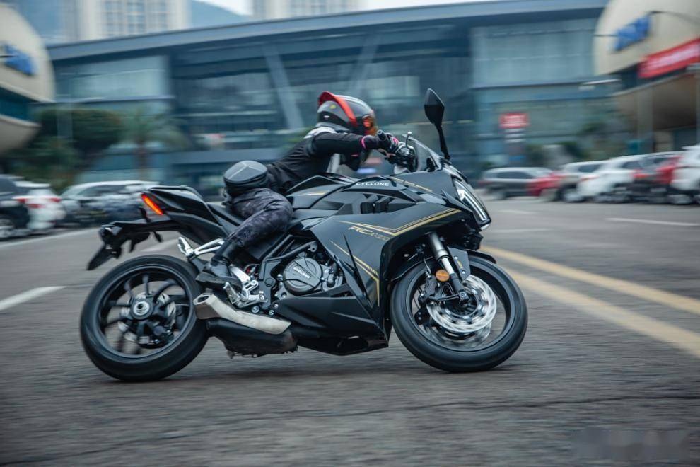 骑着比看着更带感——赛科龙RC401赛道版评测（动态）_搜狐汽车_搜狐网