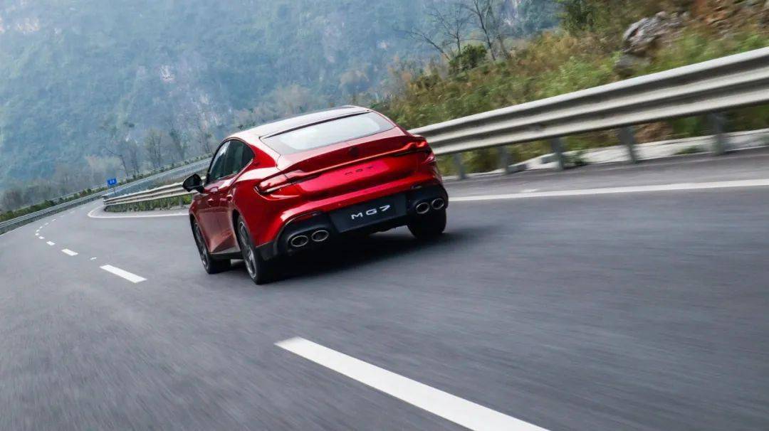 标配2.0T+9AT，261马力，保时捷同款设计，15万起？操控不输宝马_搜狐汽车_搜狐网