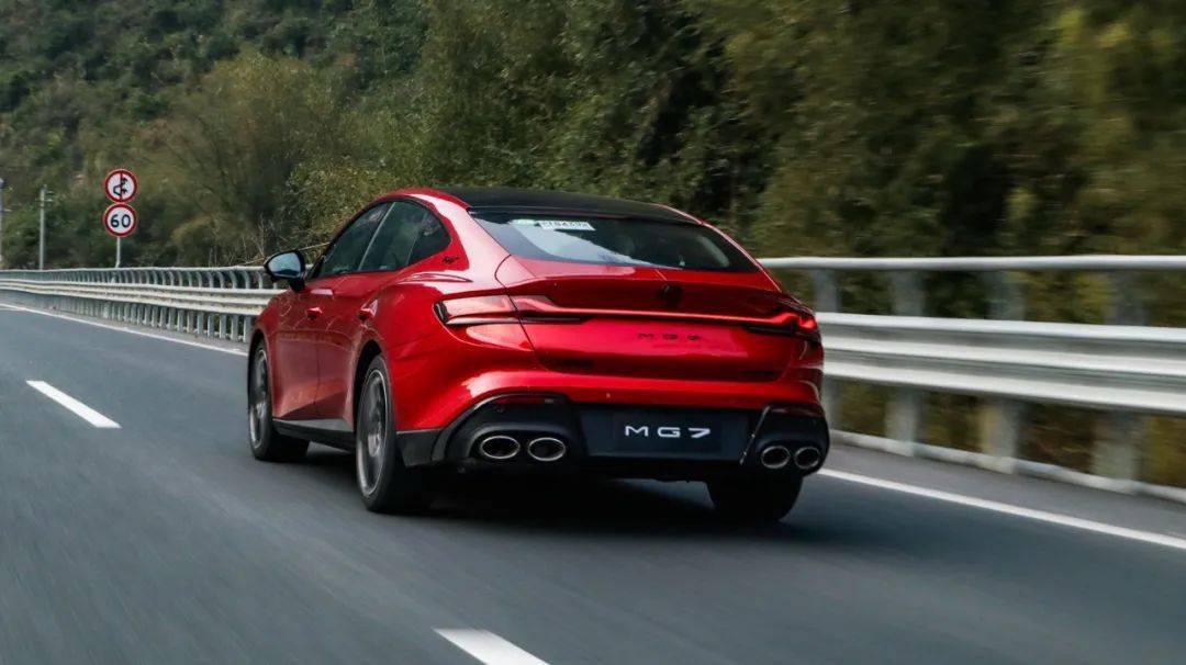 标配2.0T+9AT，261马力，保时捷同款设计，15万起？操控不输宝马_搜狐汽车_搜狐网