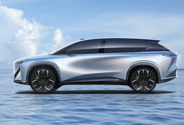 红旗纯电E202项目首台OTS试白车身下线 支持800V快充_新能源_评审_品牌