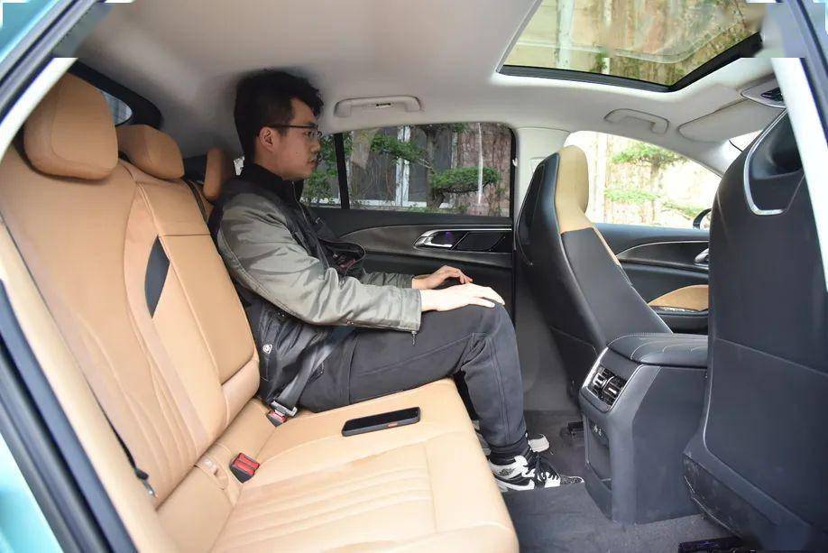 国产豪华配2.0T+8AT，19万起的红旗H6开着咋样？_搜狐汽车_搜狐网