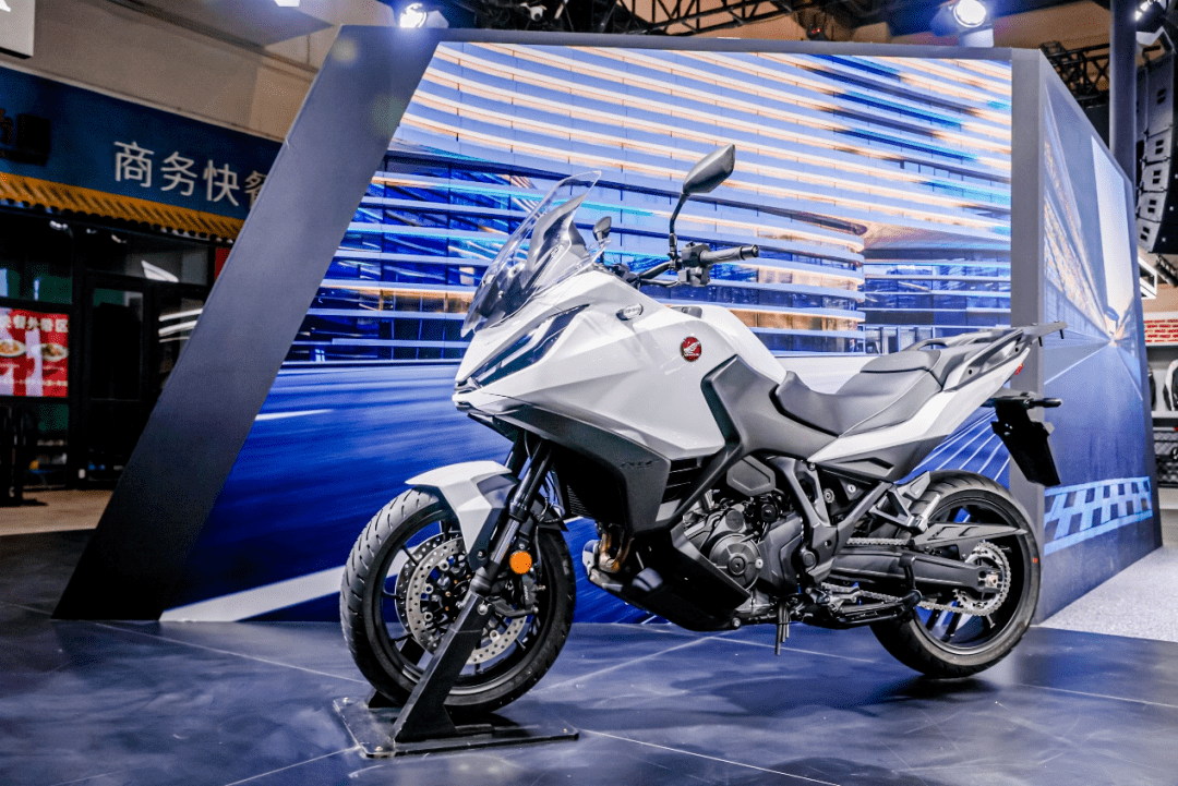 CB750 Honda HORNET、CL500价格曝光有惊喜！Honda DreamWing众多人气车型亮相北京摩展_搜狐汽车_搜狐网