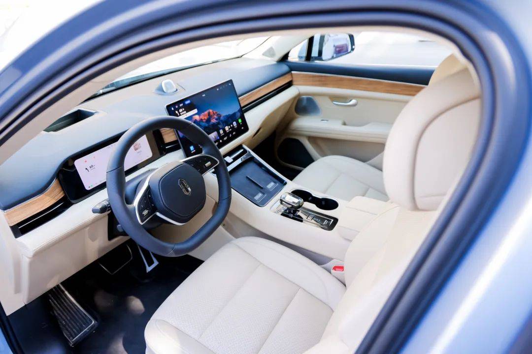 首搭HUAWEI ADS 2.0，问界M5智驾版成“双智天花板”_搜狐汽车_搜狐网