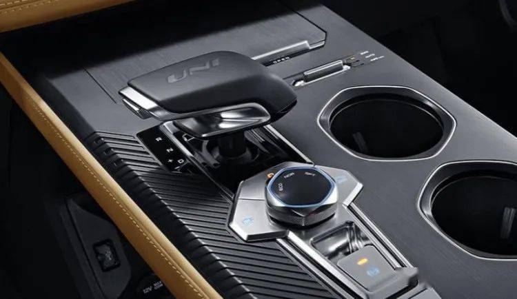 空间大配置高，还搭载2.0T+8AT，这三款自主SUV值得入手！_搜狐汽车_搜狐网