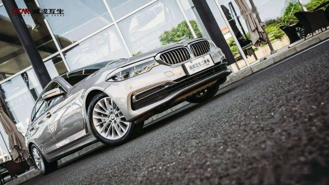 (最新到店)20多万的5系，2.0T+后驱+空气悬架，还是插混！【宝马5系新能源 530Le 豪华套装】_搜狐汽车_搜狐网