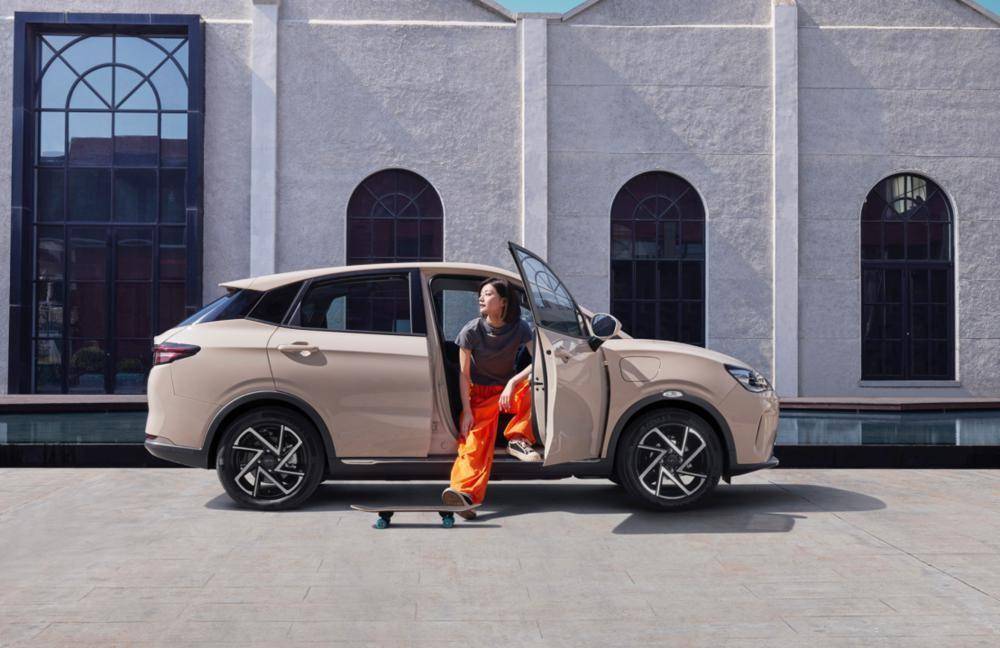 哪吒AYA上市，售7.38万-8.88万元_搜狐汽车_搜狐网