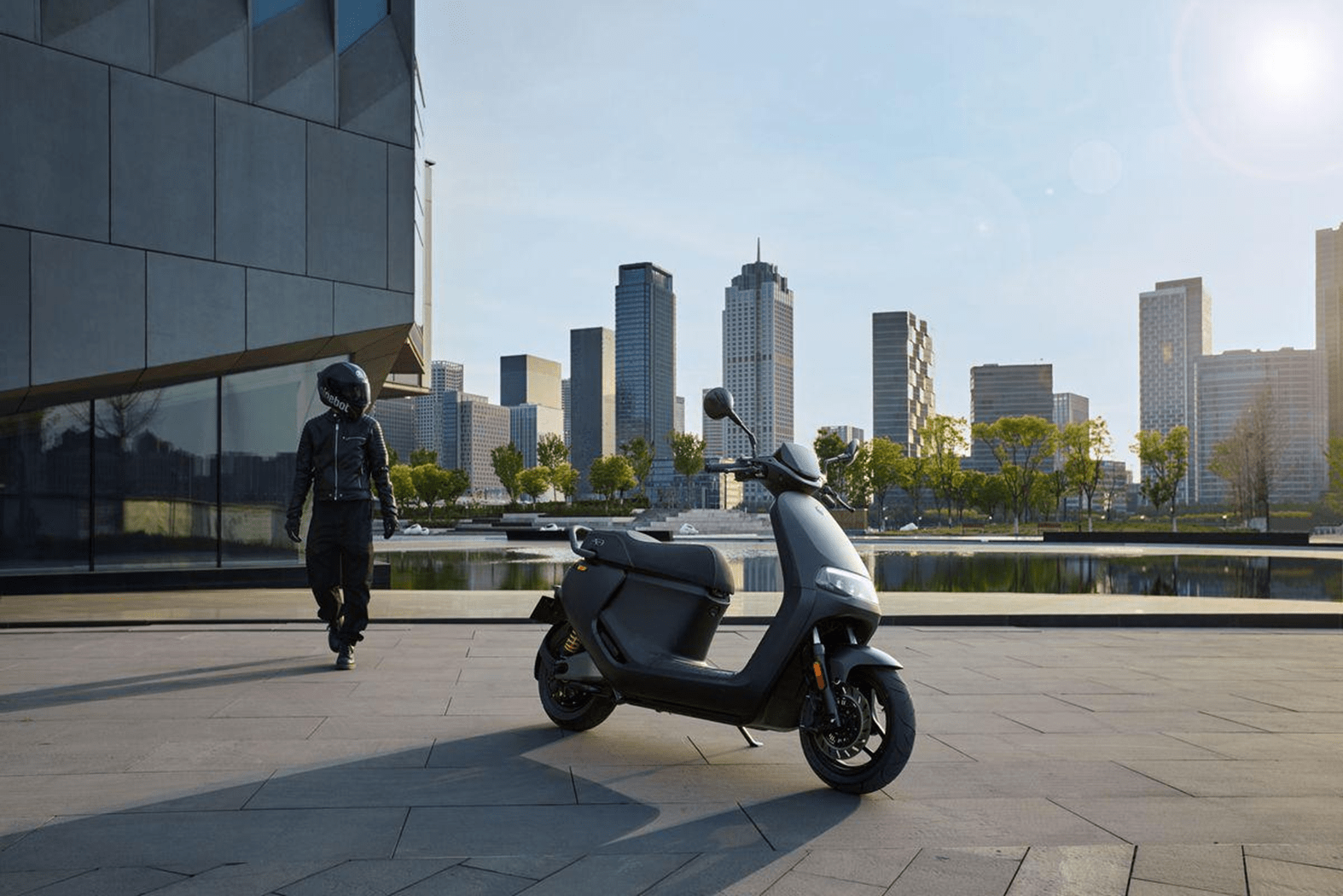 高端电摩顶峰相见，九号电动E300P和小牛RQI你如何选？_搜狐汽车_搜狐网