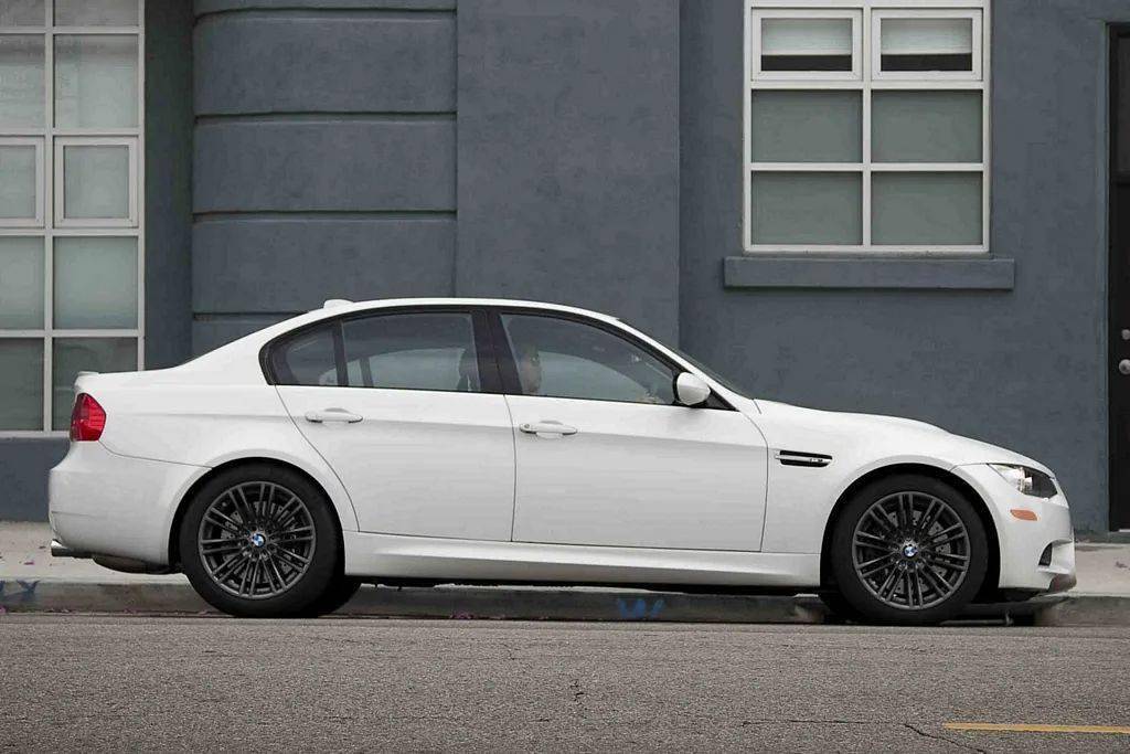 罕见的4门M3 E90，GTS 1/18树脂模型试玩_搜狐汽车_搜狐网