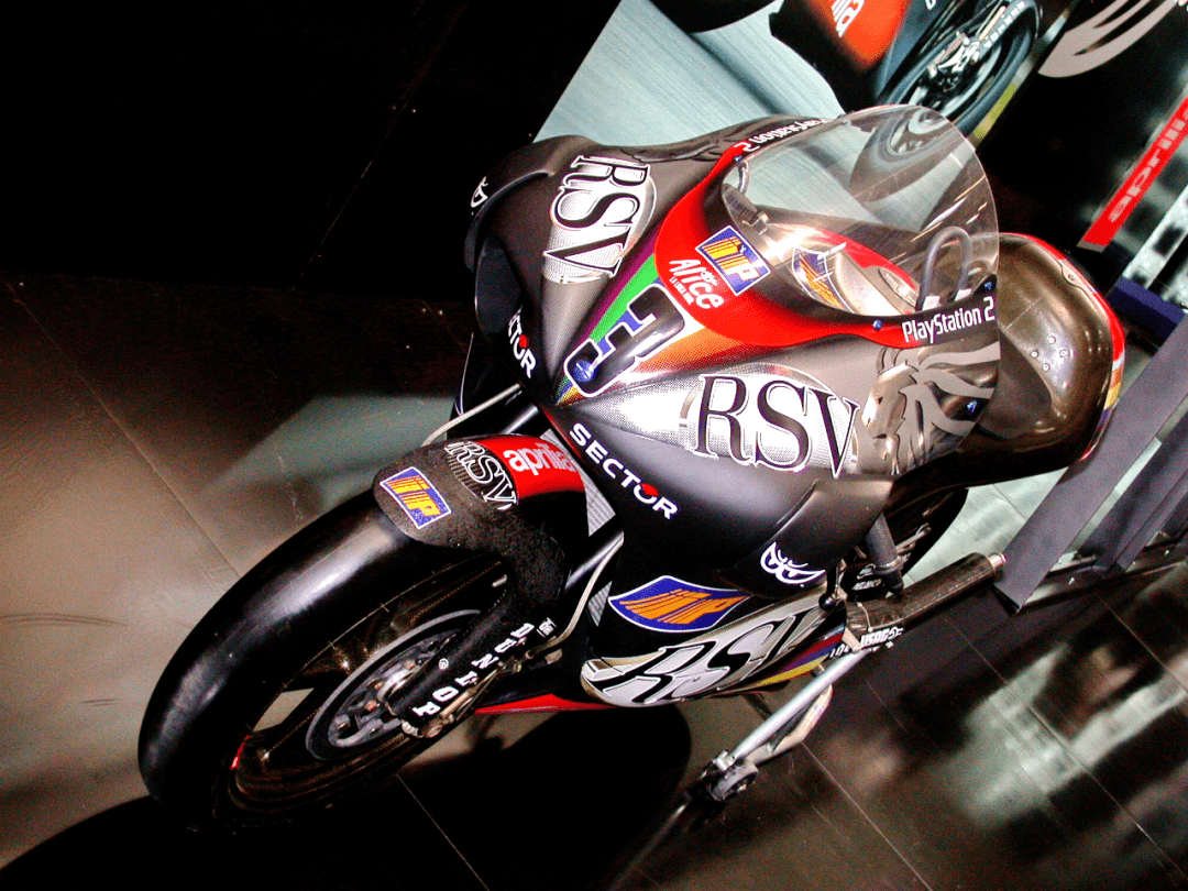 老照片：Aprilia GP250 工厂赛车（上）2002 RSV250_搜狐汽车_搜狐网