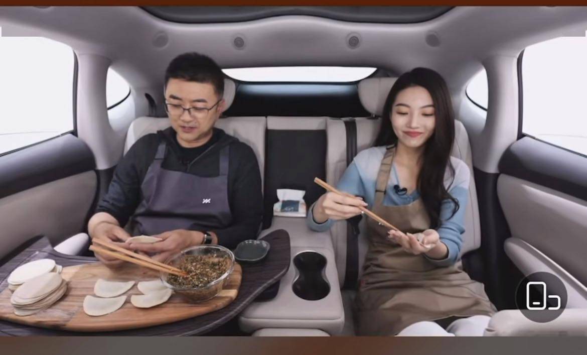 智己汽车CEO直播在智己LS6车内包饺子_搜狐汽车_搜狐网