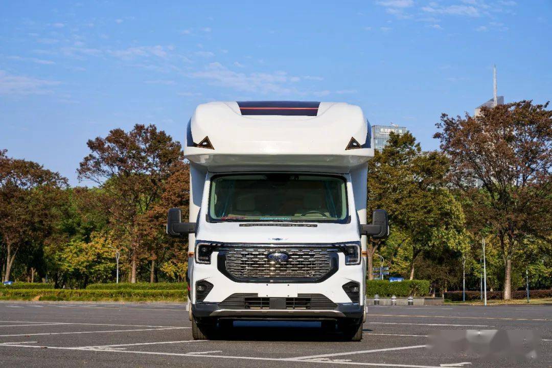 旌航新款T8 C型房车 2.3T+8AT黄金动力组合 美式豪华实木内饰 尽显奢雅格调_搜狐汽车_搜狐网