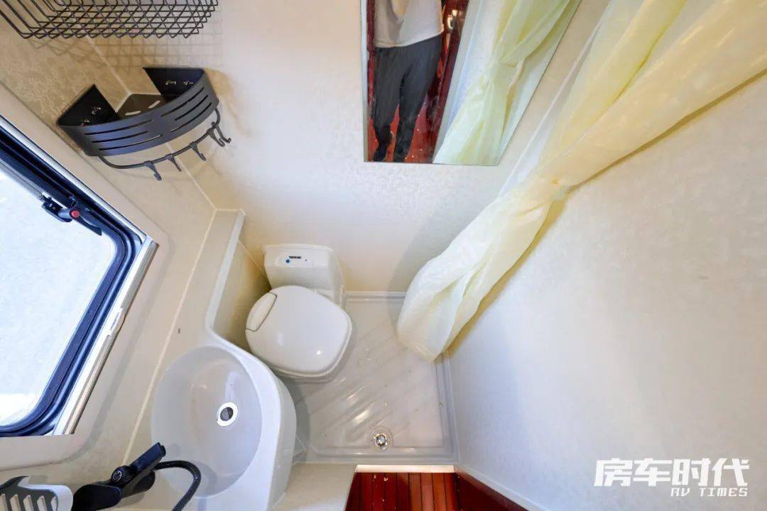 旌航新款T8 C型房车 2.3T+8AT黄金动力组合 美式豪华实木内饰 尽显奢雅格调_搜狐汽车_搜狐网