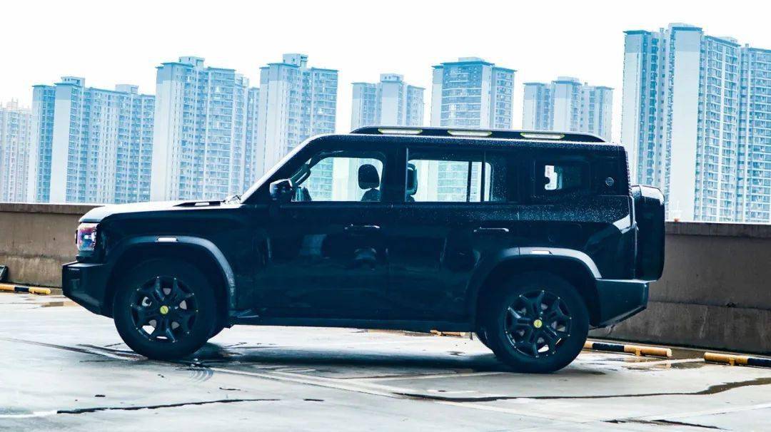 致敬卫士！18万买国产硬派风SUV，2.0T，254马力，四驱，帅！_搜狐汽车_搜狐网